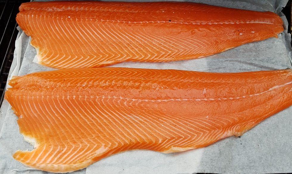 Hoe rook je zalm? Het stappenplan voor warmgerookte zalm | Rook & Roll